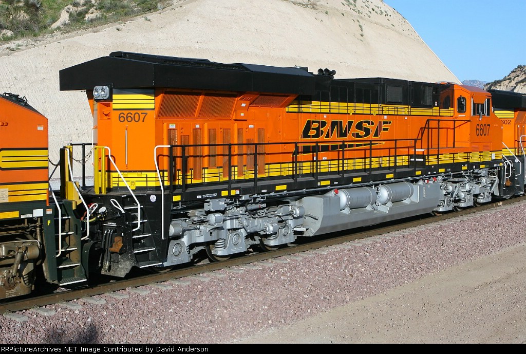BNSF 6607